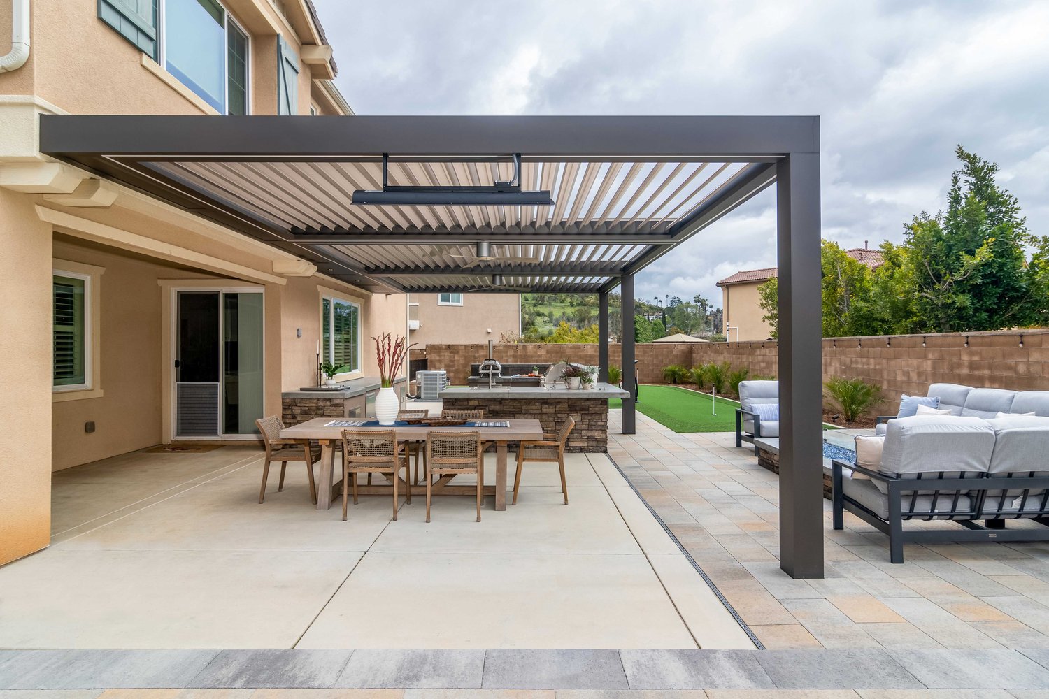 Transform Your Outdoors: Customizable Pergola Solutions