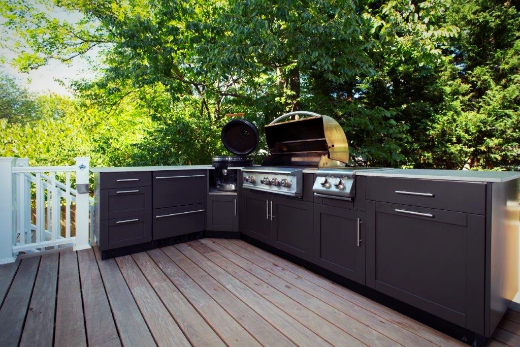 The Rise of Outdoor Kitchens: A Modern Luxury for Entertaining and Living